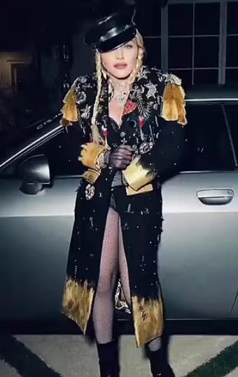 Madonna caused a sensation by exposing her buttocks! This time she is ...