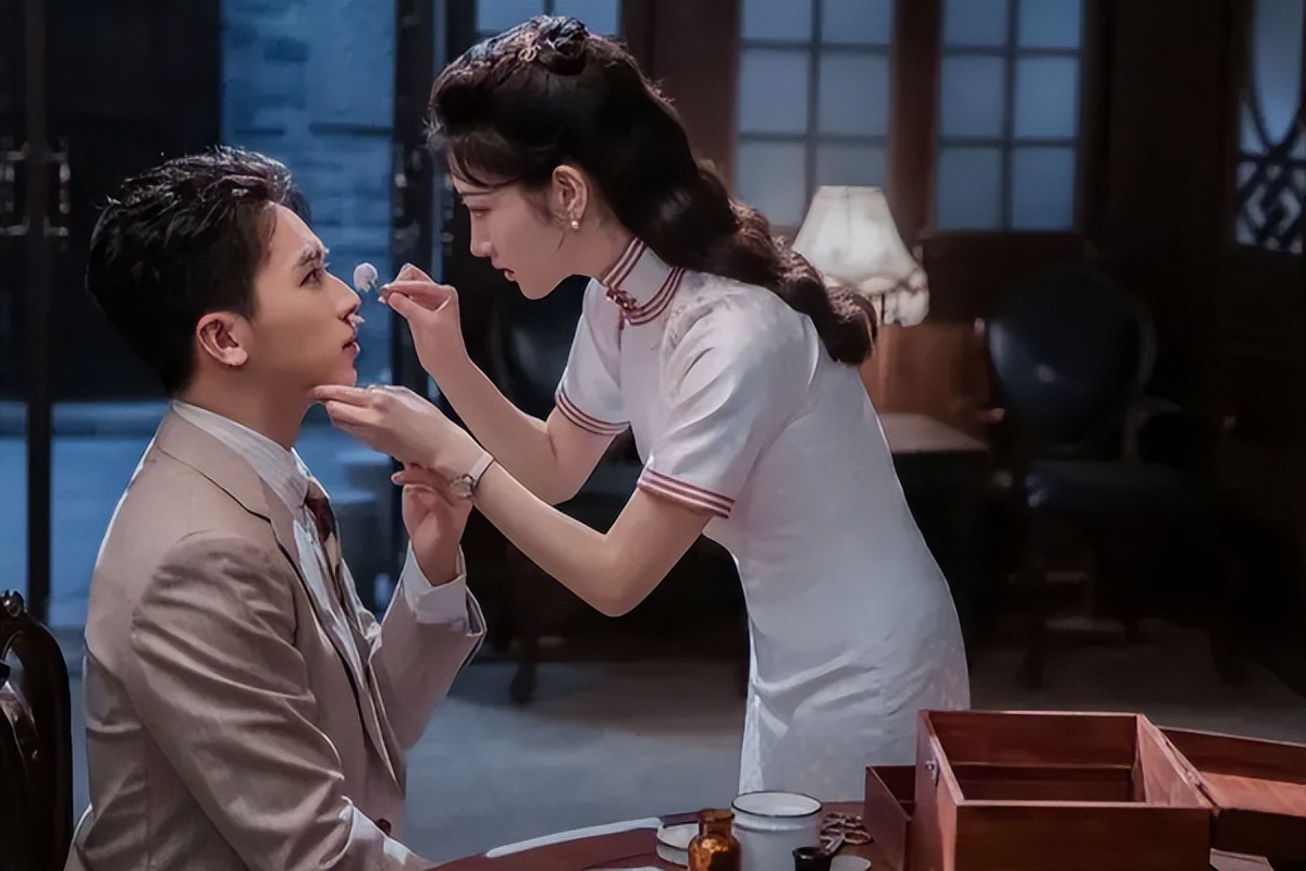 "City of Flowing Light", the young master of the Rong family, Rong Jia, a treasure boy with ...