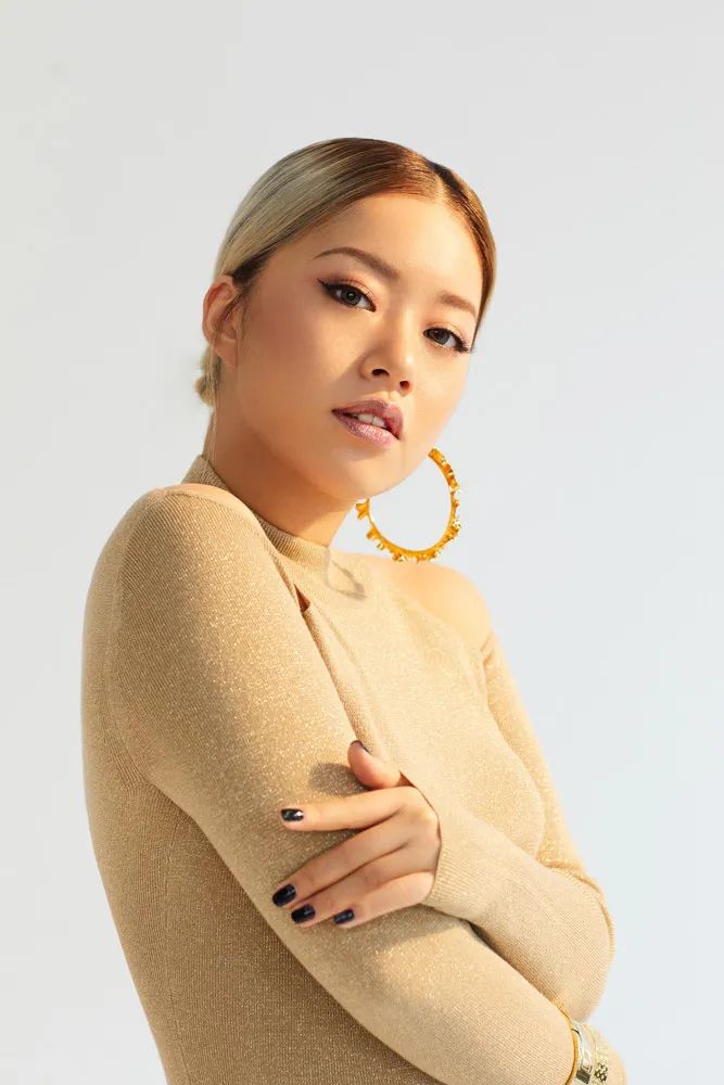 Wang Ju with a small belly has a self-conscious beauty and sexy beauty ...