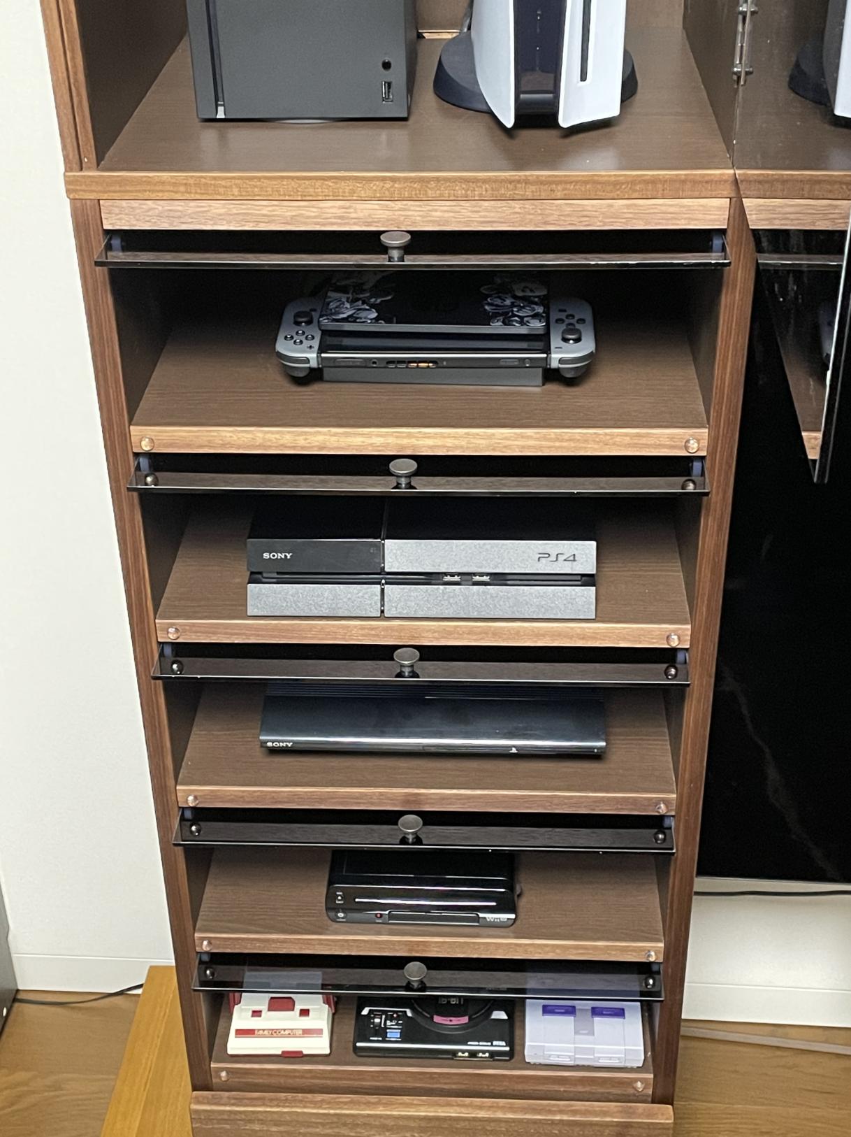 Sakurai Masahiro got a custom wooden cabinet for game consoles - iNEWS