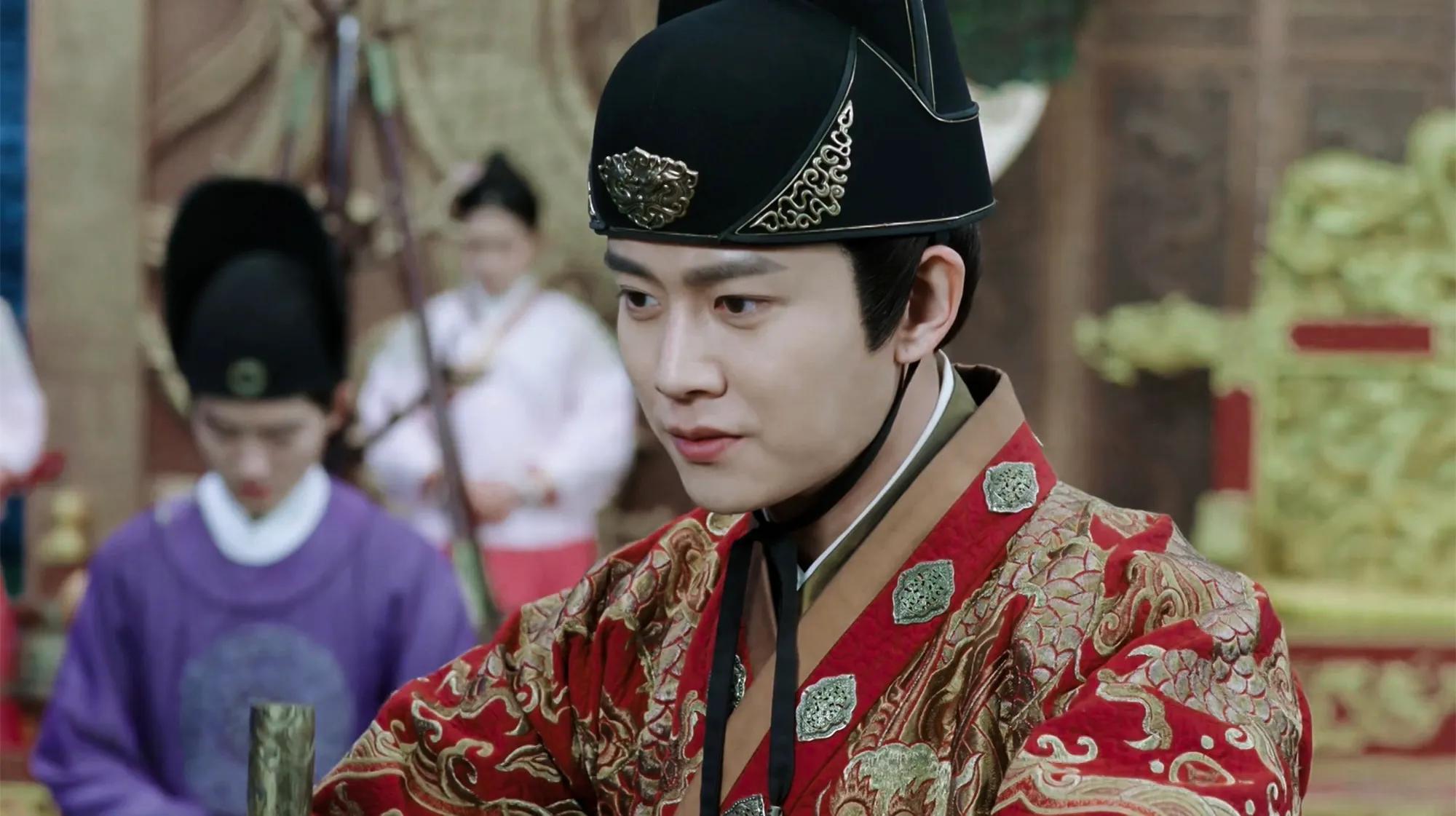 It's hard not to love the male star who wears the flying fish suit in ...