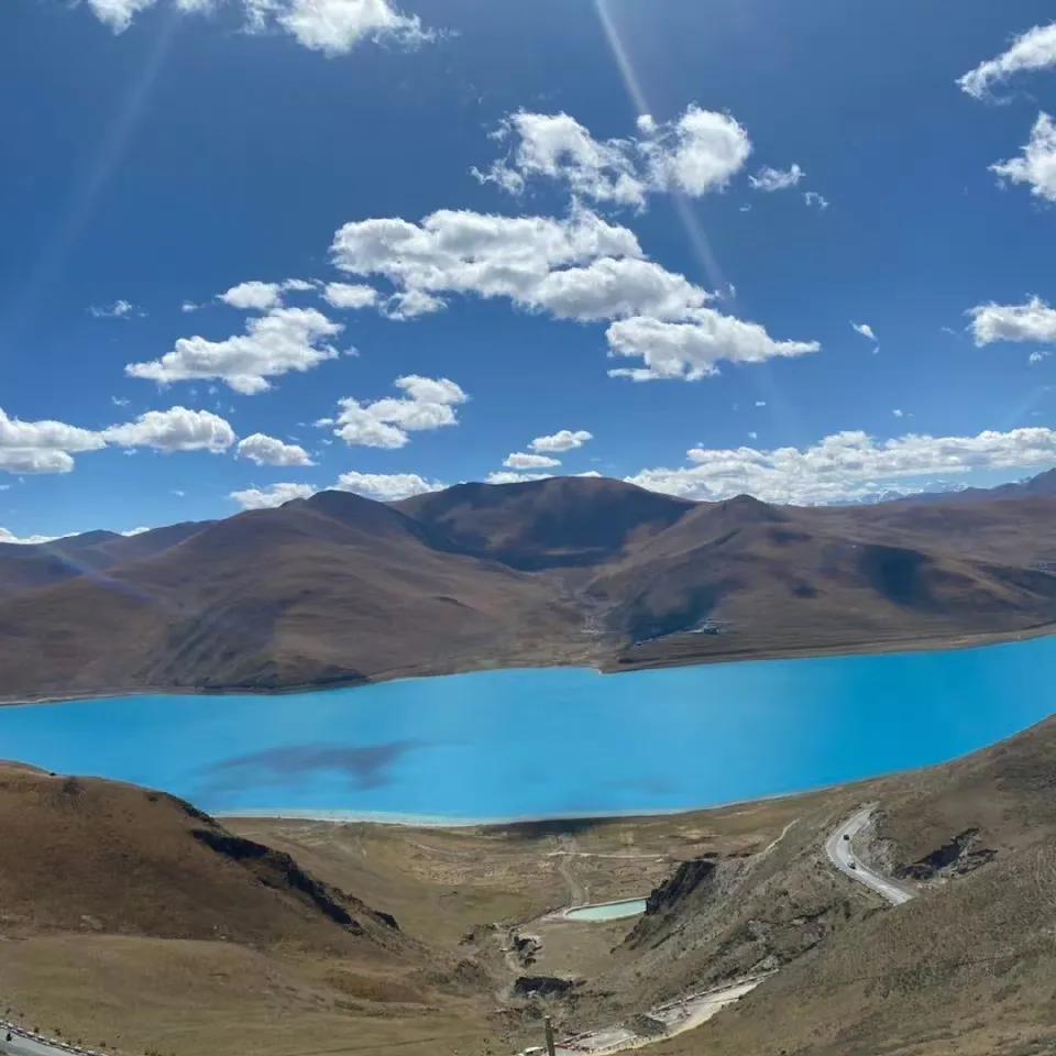 October 21, 2021, sheep lake in autumn is beautiful - iNEWS