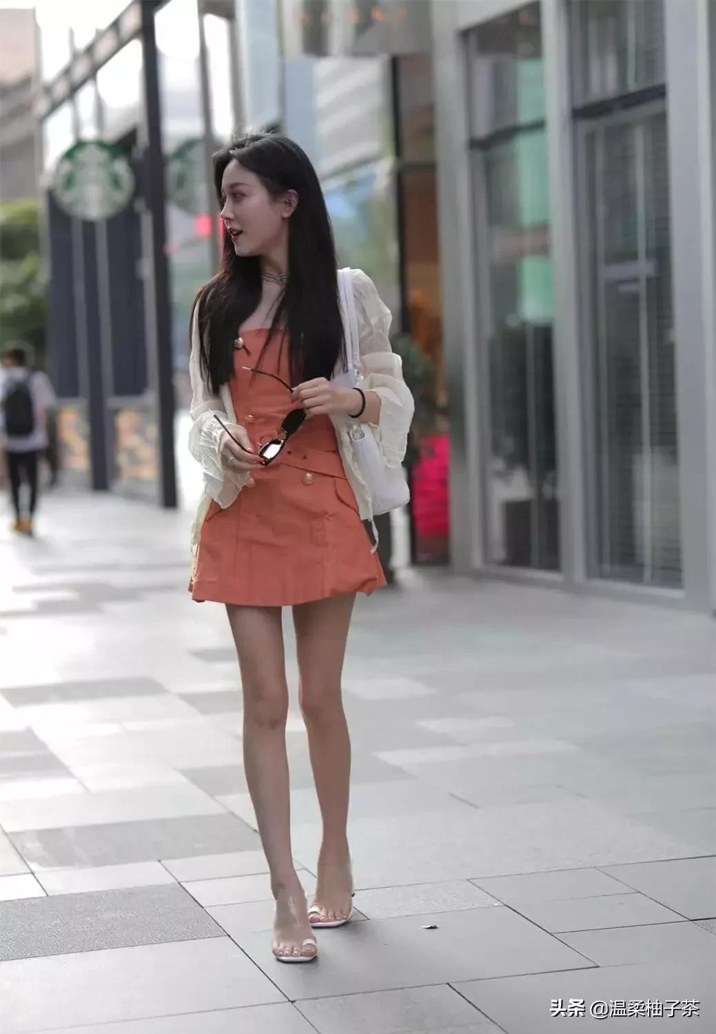 Street shooting: sweet-looking girl - iNEWS