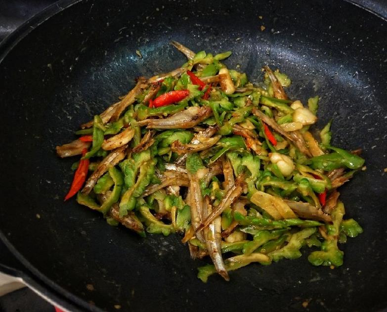 Home cooking - fried dried fish, salty and delicious, easy to learn ...