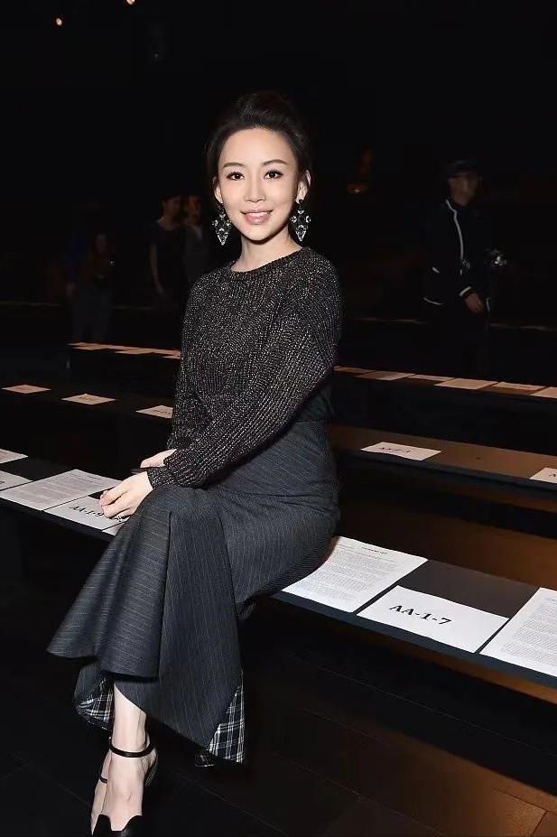 Pan Xiaoting, the nine-ball queen, is good at dressing up. She looks ...