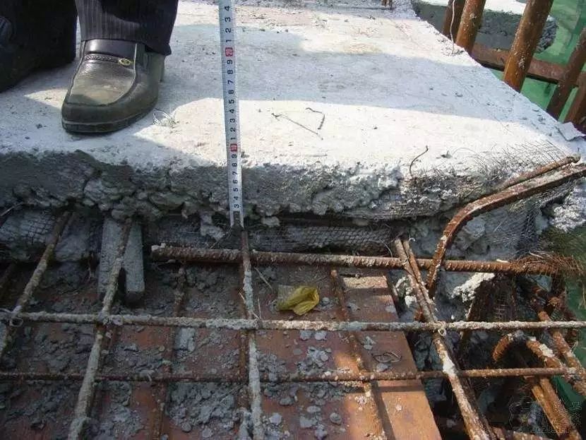 How is the concrete cover specified? - iNEWS