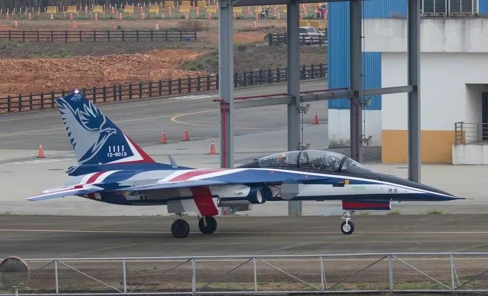 Taiwan's first "Yongying" trainer aircraft was delivered, from Asia's ...