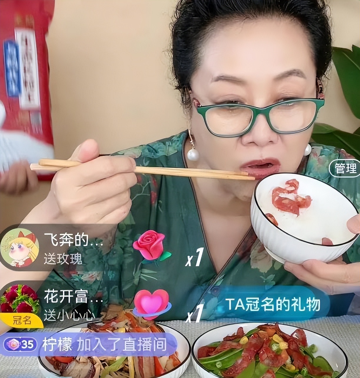 Crazy poor? A first-class actor asks for gifts from fans during a live ...