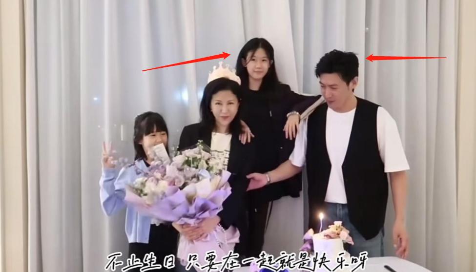 Bao Lei celebrates her 47th birthday! The face is stiff and the chin ...