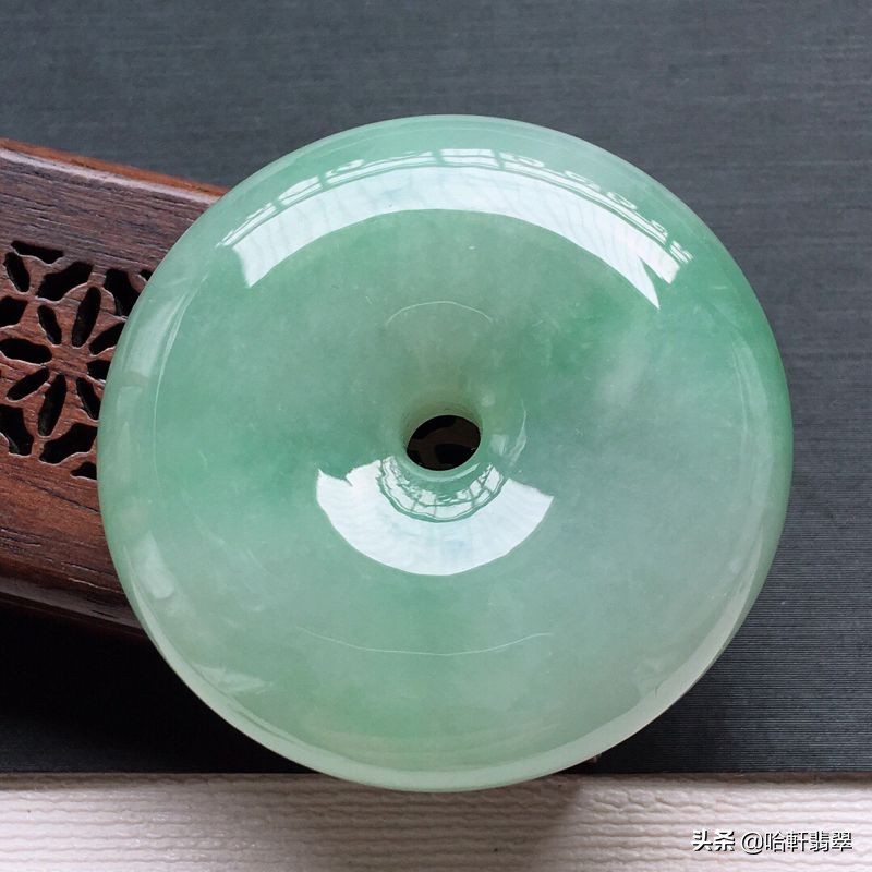 How to distinguish three common jadeites: fine waxy, waxy and ice waxy ...