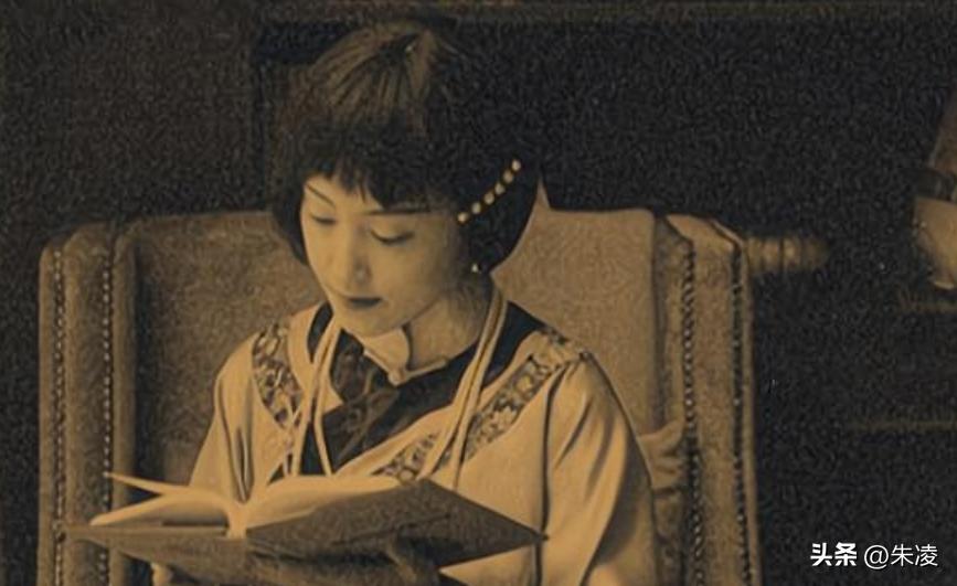 The poignant love story between Xu Zhimo and Lu Xiaoman, the romance begins and the tragedy ends ...