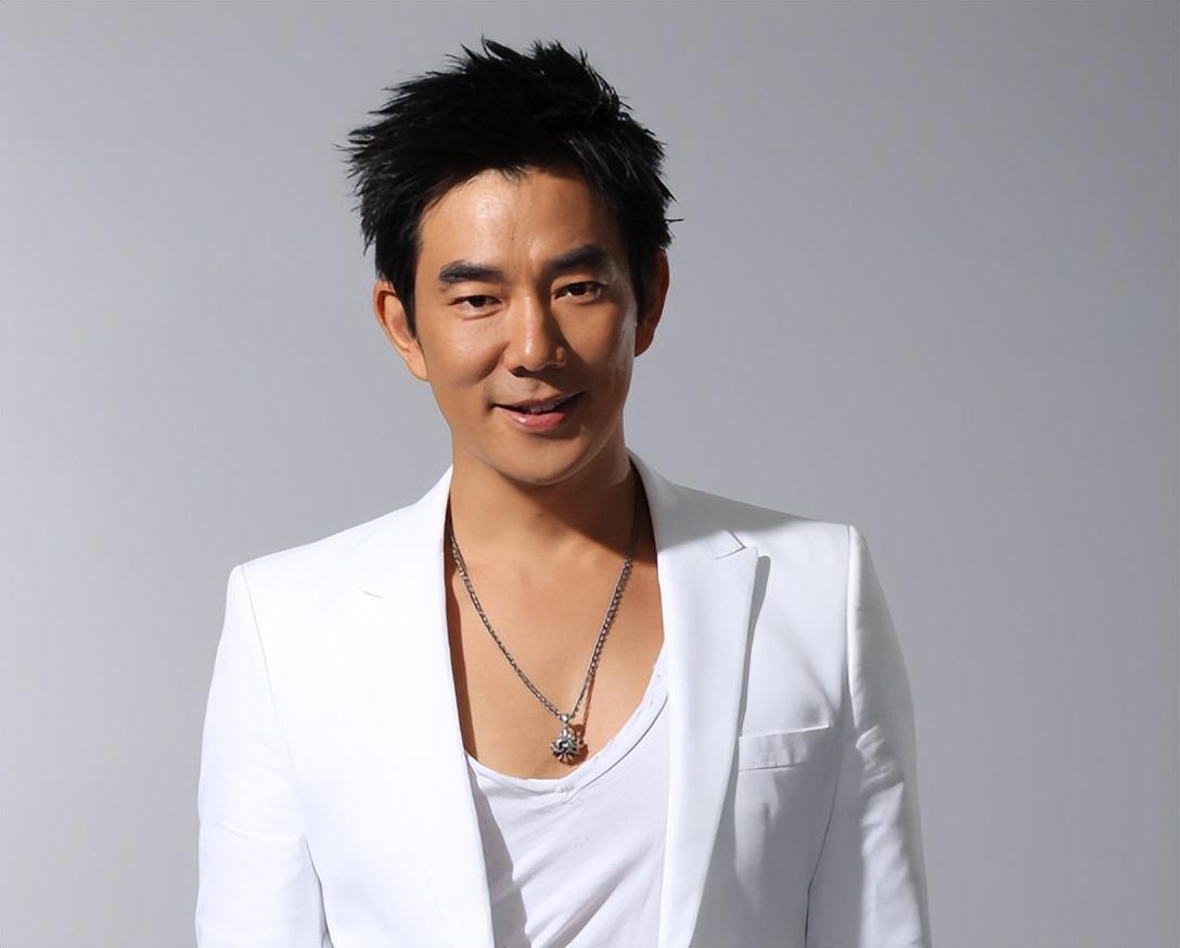 Facts have proved that the 56-year-old Ren Xianqi has embarked on ...