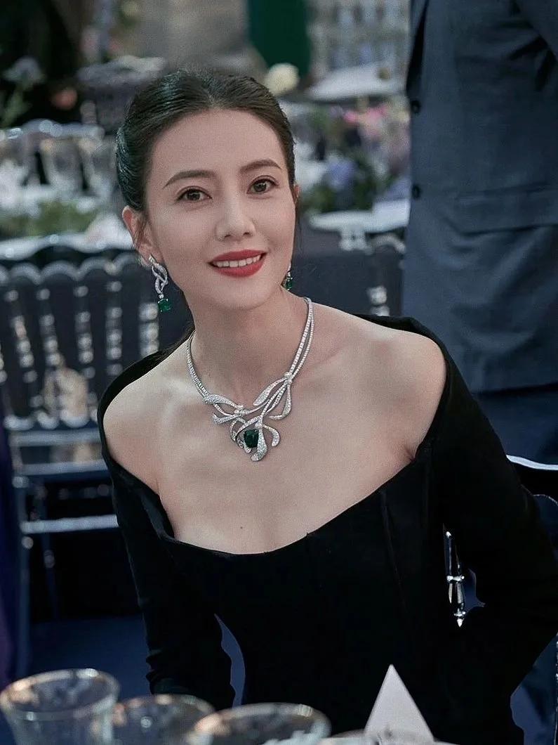 Beauty Wallpaper No. 444 - Gao Yuanyuan - iNEWS