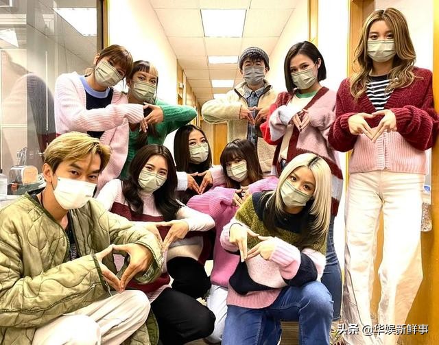 Follow the old road of the MIRROR group?Members of the Hong Kong girl ...