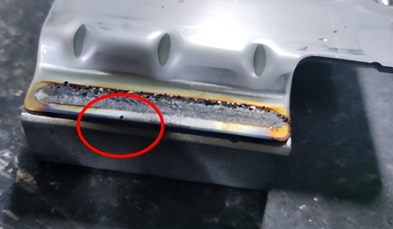 Deburring aluminum parts of new energy vehicles can be done by adding a ...