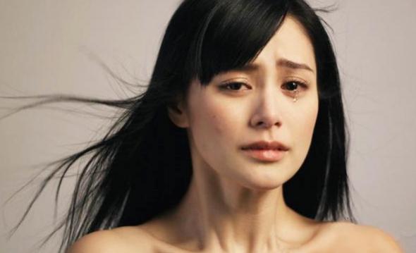 Why didn't Gillian stop Edison Chen from taking pictures?Gillian said ...