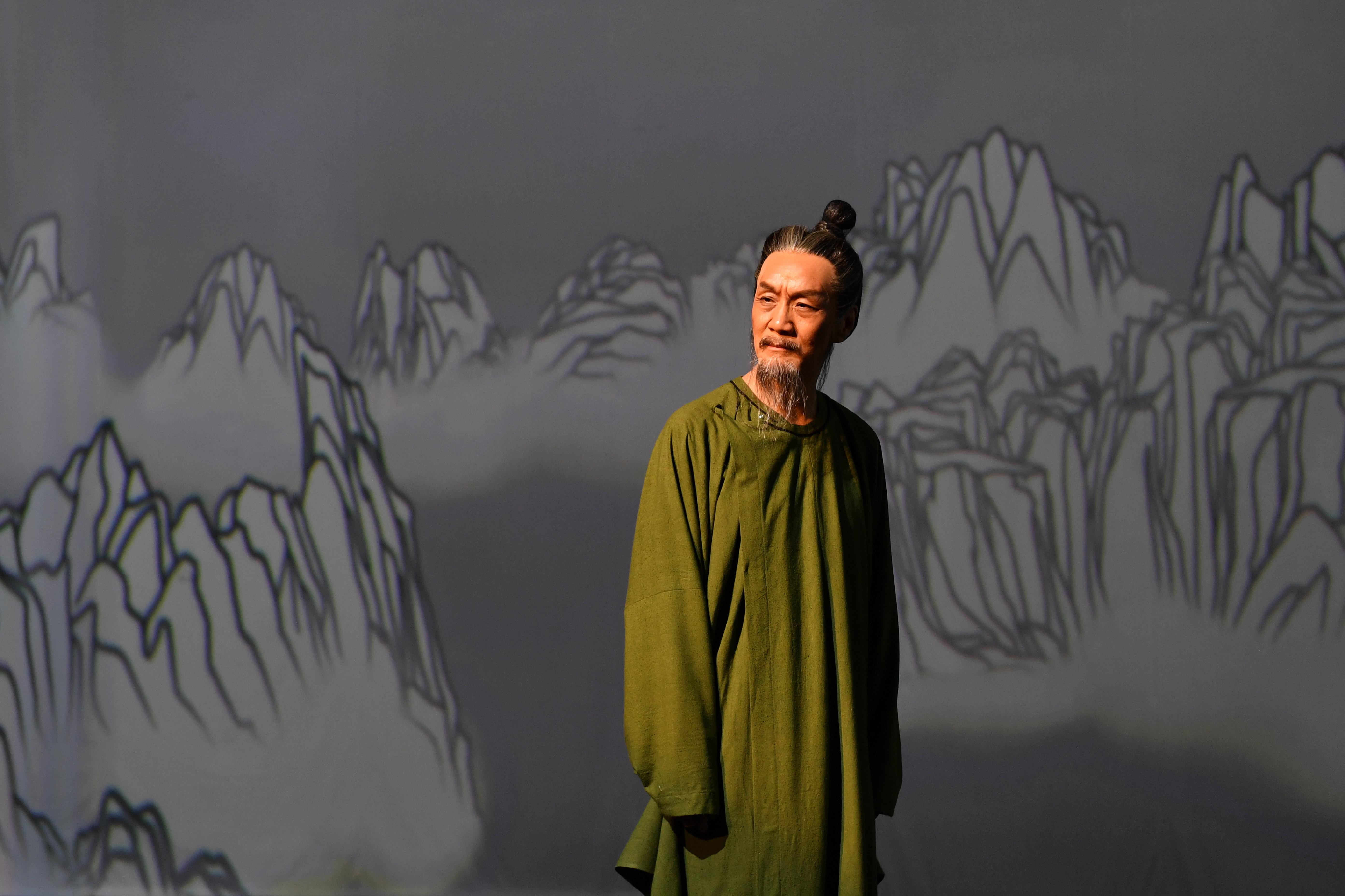 If life could be repeated, would you like to be Li Bai or Du Fu? - iNEWS