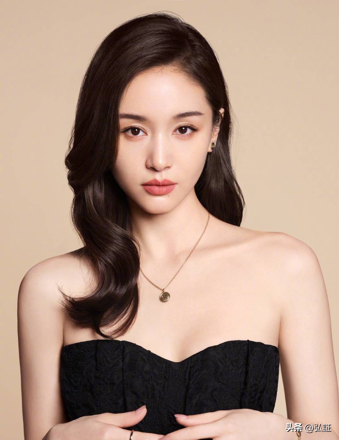 "Odd and quirky" Wang Ziwen, the more alive the more delicate, with a strong feminine overflow ...