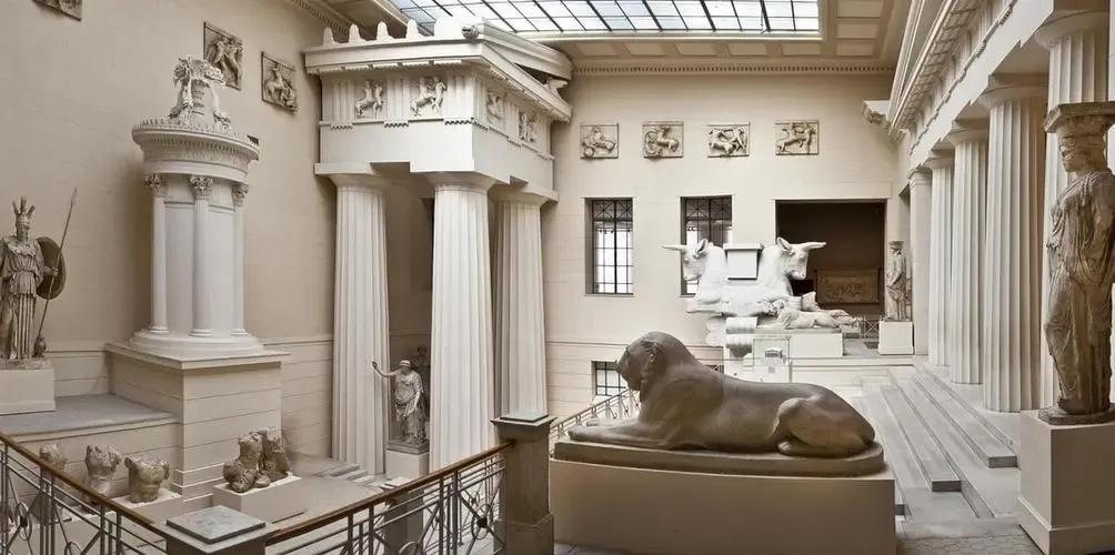 Pushkin Museum on Kropotkin Prospekt in Moscow - iNEWS