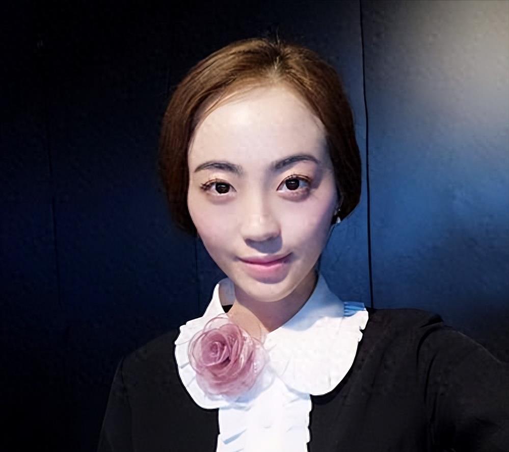 She once accompanied Xu Jiayin to KTV entertainment, and her annual ...