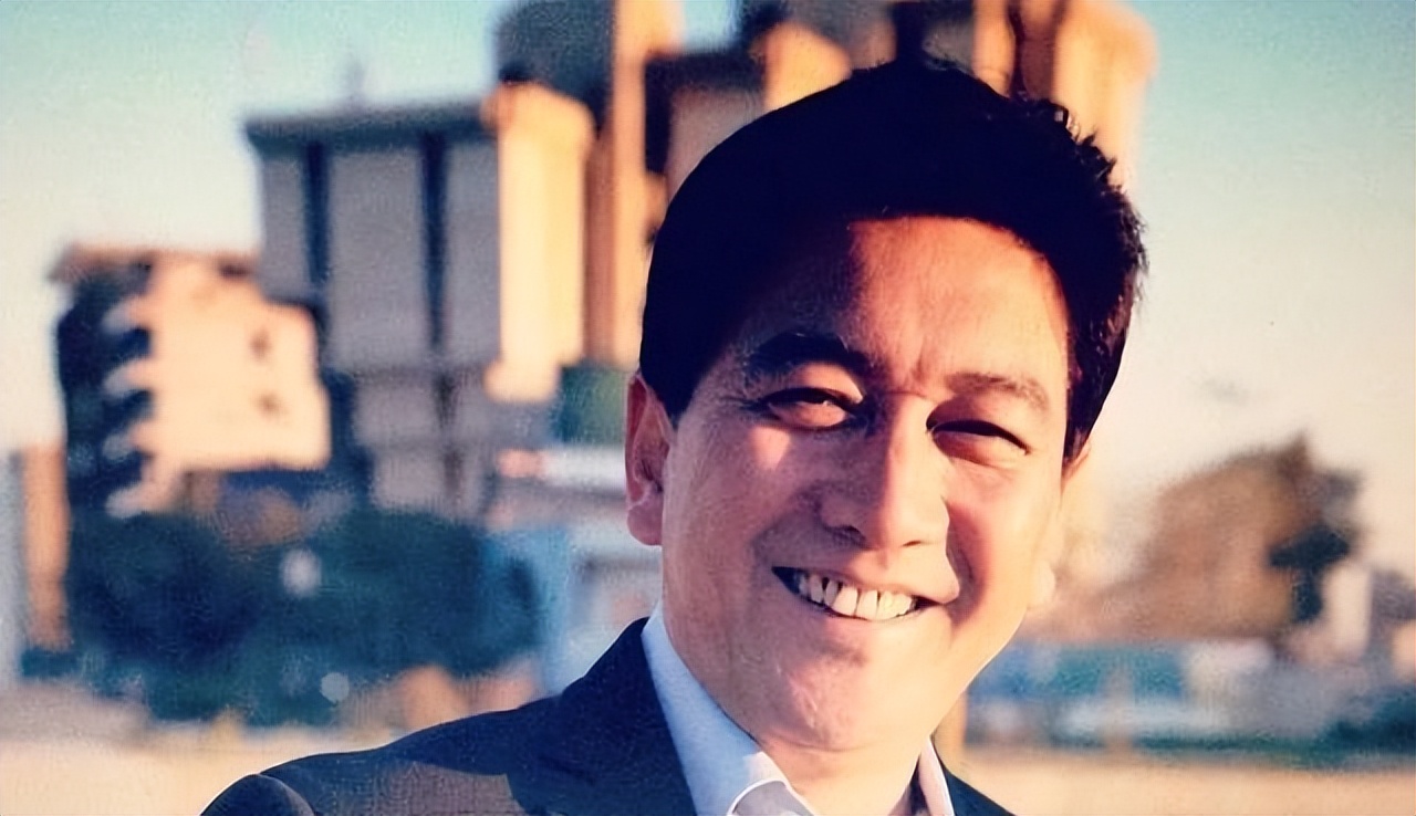 Shui Junyi, who "abandoned his paralyzed wife" and turned to marry a ...