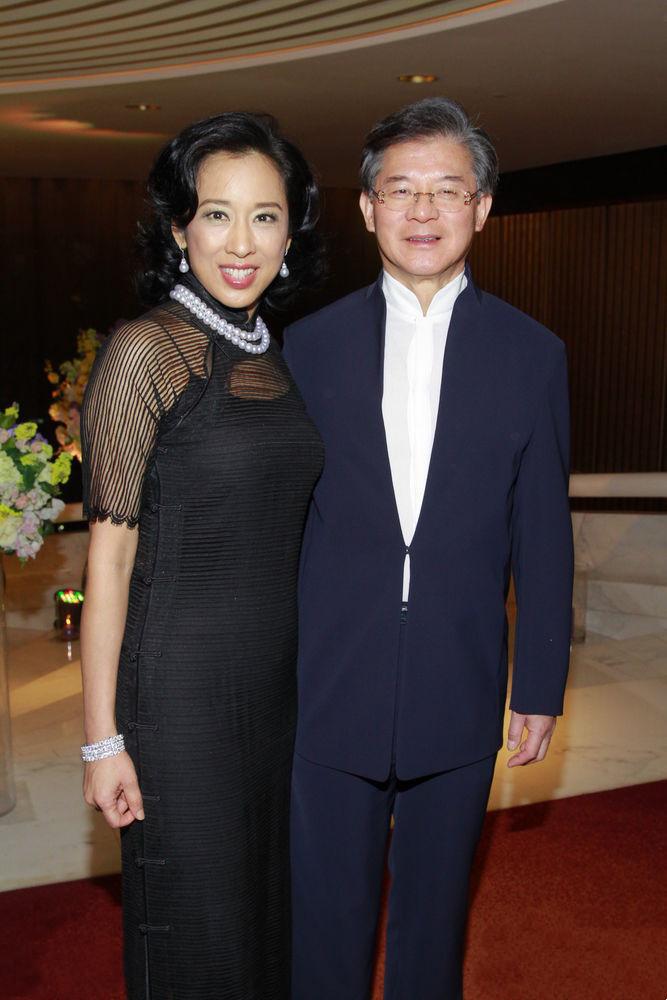 Zhu Lingling is in the same frame as Huo Zhenting, a beautiful and ...