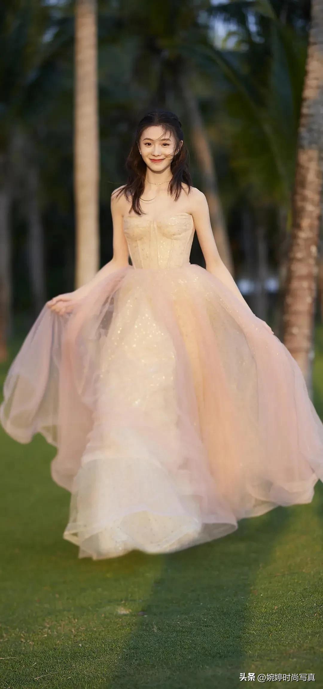 Fashion photo series: Liu Haocun's outfit is really immortal, beautiful ...