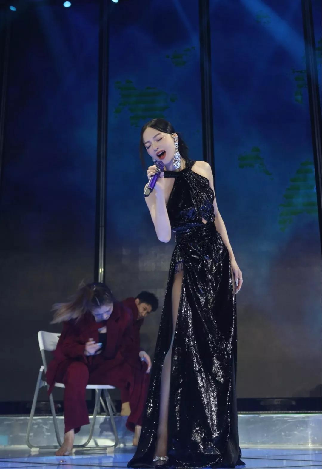 The beautiful and moving Angela Chang - iNEWS