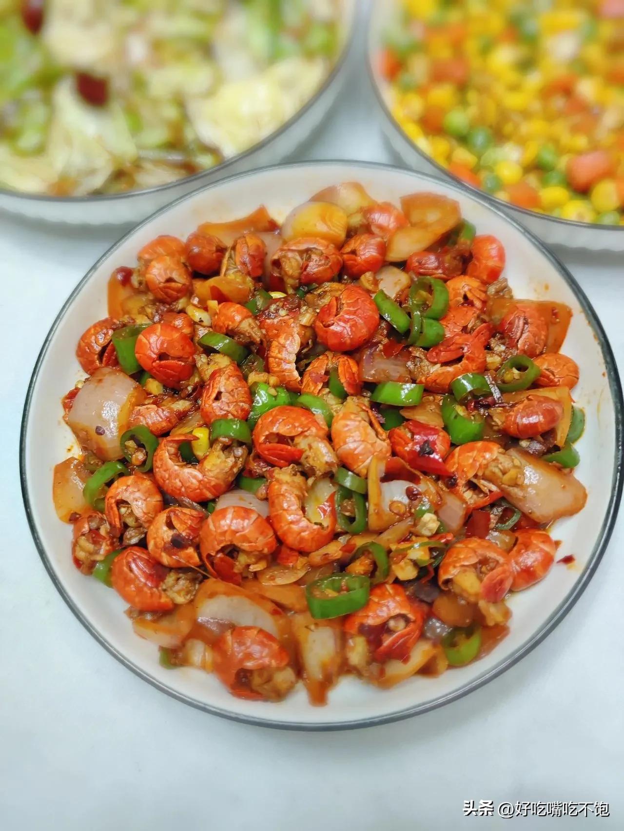 Spicy lobster tail + shredded cabbage, it's too top! - iNEWS