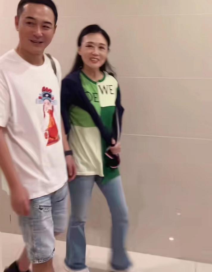 Wu Qiong's dinner with her 11-year-old mother-in-law sparked controversy! Grabbing vegetables ...