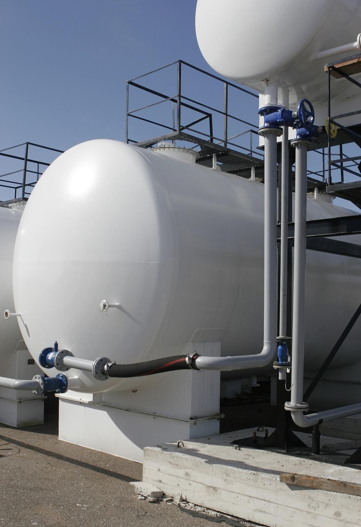 Saddle support: a powerful assistant for fixing pressure vessels - iMedia