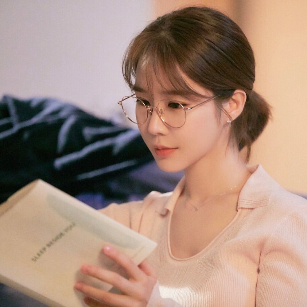 Too many people say that she has a "stiff face", but you can't deny ...