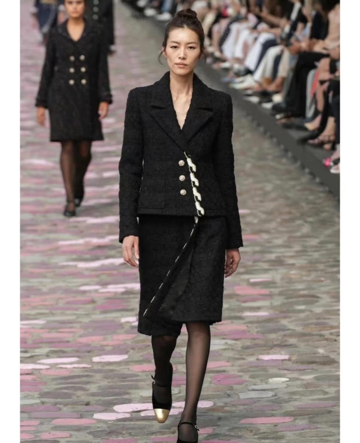 Liu Wen and Jing Boran look so cute on Chanel's official website! - iMedia