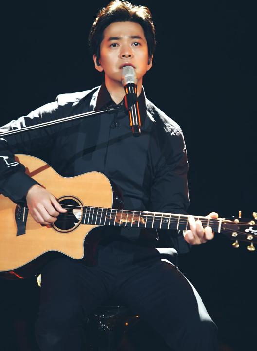 Li Jian, a singer who graduated from Tsinghua University, has been ...