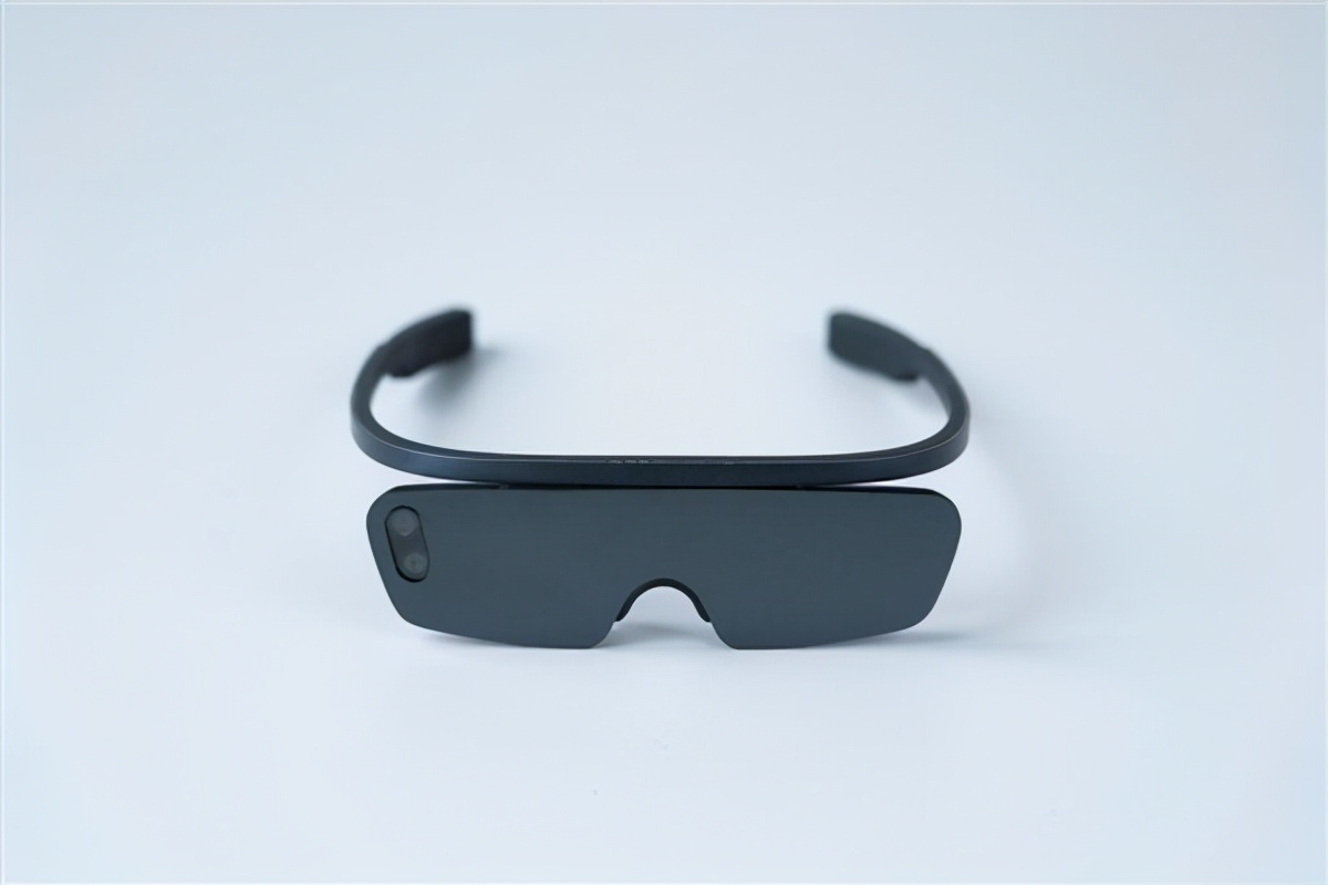 EM3 launches ultra-thin VR glasses - iNEWS