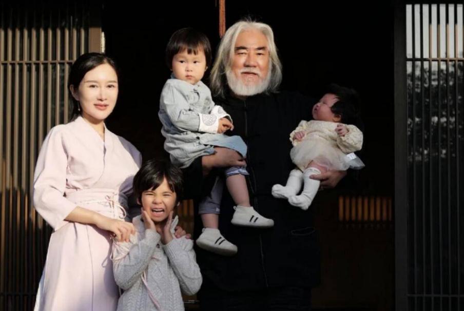 Spicy eyes! Zhang Jizhong's 72-year-old birthday, his wife and ...