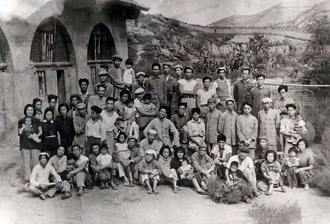 Pu Cunxin, Chen Daoming, Zhang Guoli, Liu Peiqi recited "Walking Together" - iNEWS