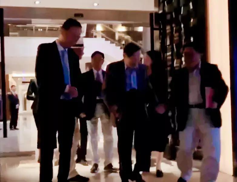 102-year-old Yang Zhenning's birthday! Weng Fan rarely served as his ...