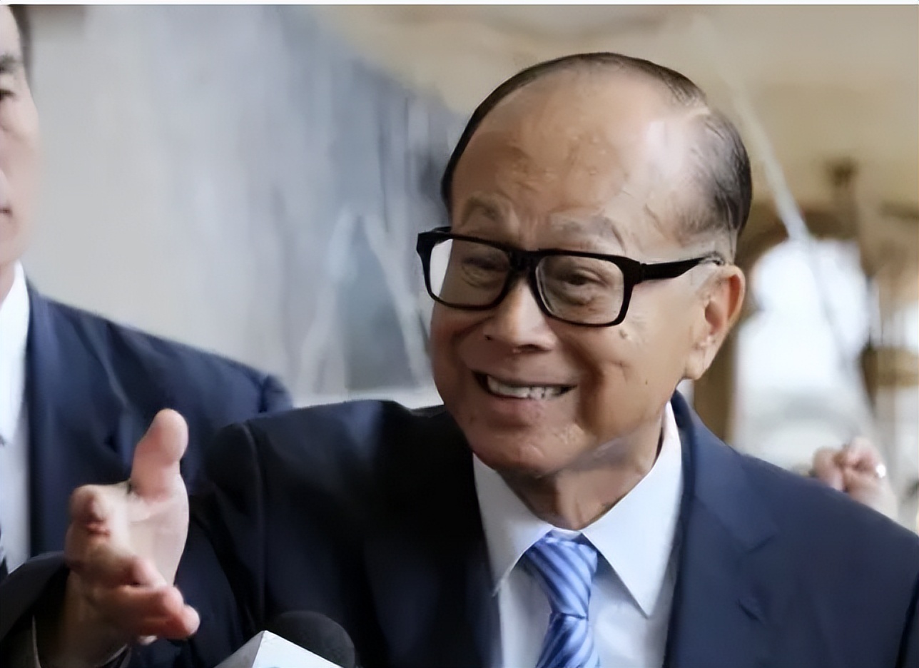 The richest man in China is sitting on 400 billion, and he chooses to ...