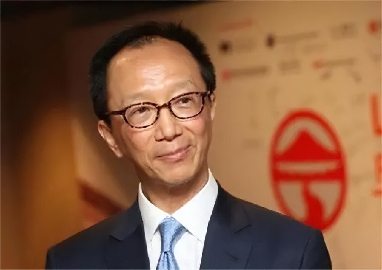 In 2001, Liang Jinsong met Fu Mingxia for the first time. Knowing that ...
