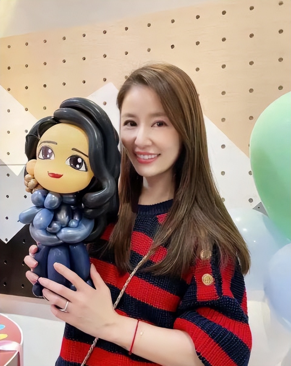 Ruby Lin posted her daughter's paintings and laughed at herself for not ...