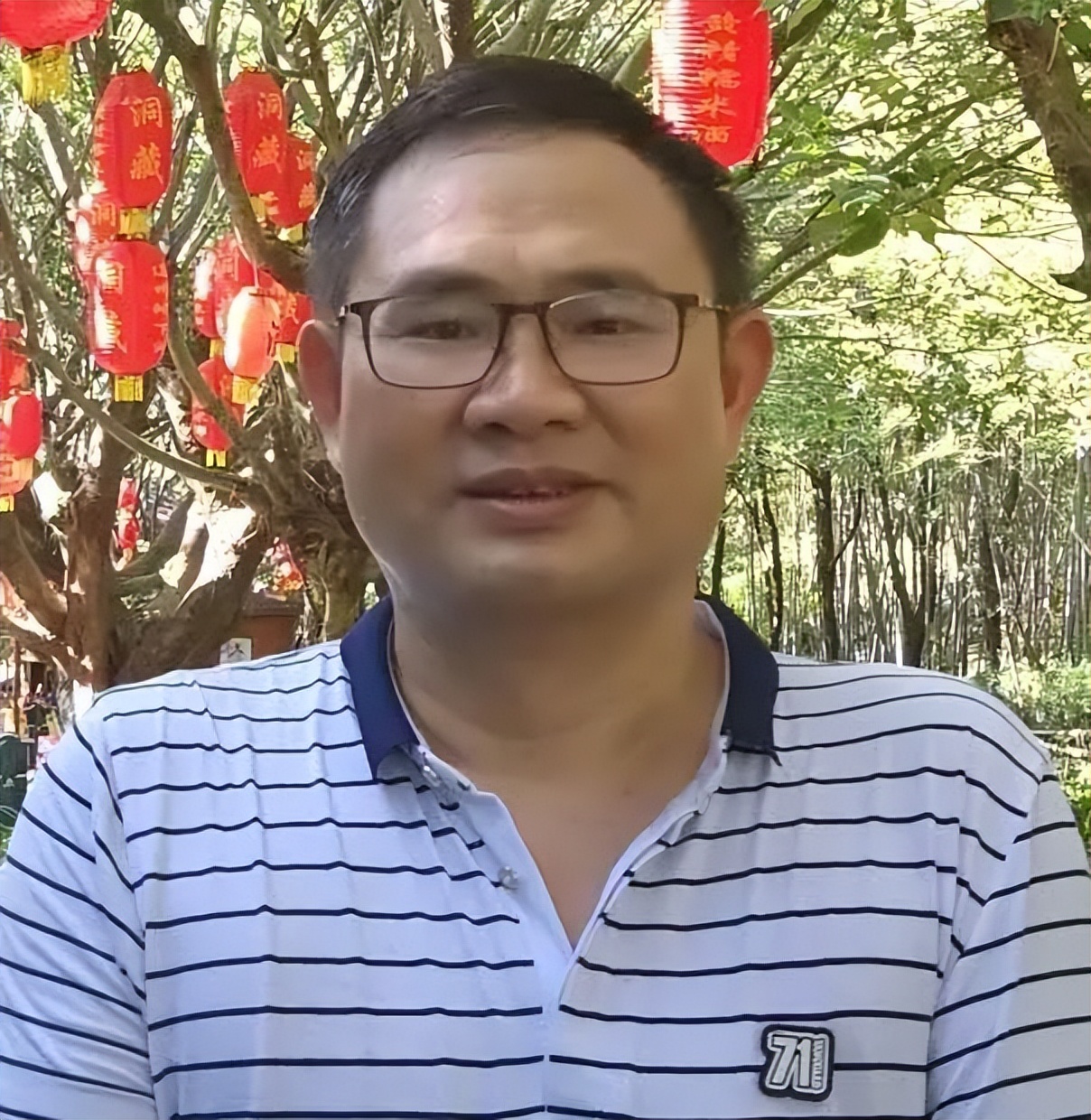 In the flow of migrating people, three steps and one turn is the ...