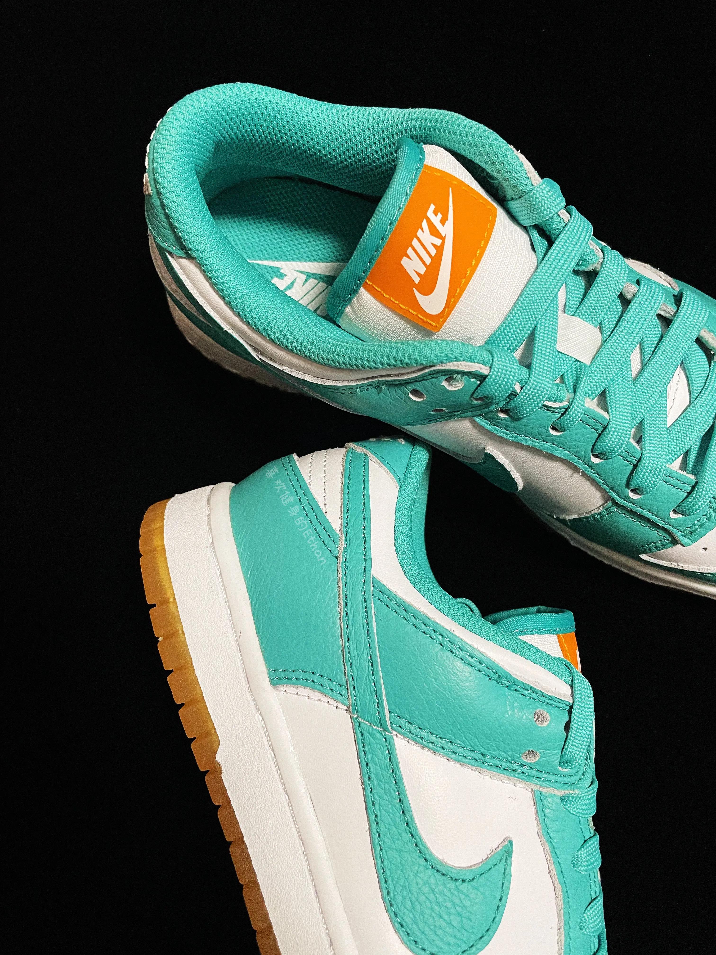 Open the box!Dunk teal green!The leather is really good - iNEWS
