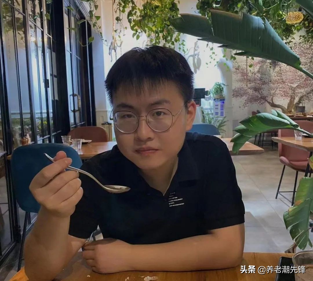 Lu Weiding talks with young people - iNEWS