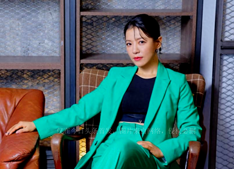 It was revealed that the famous singer Ding Dang fell in love with an ...