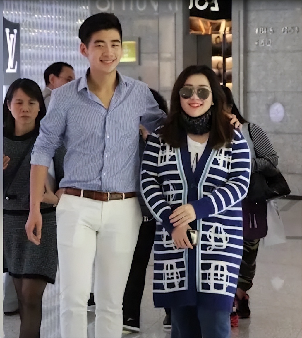 "Wealthy daughter" He Chaoying: Appeared on the street in a trance, with a dowry of 1.4 billion ...