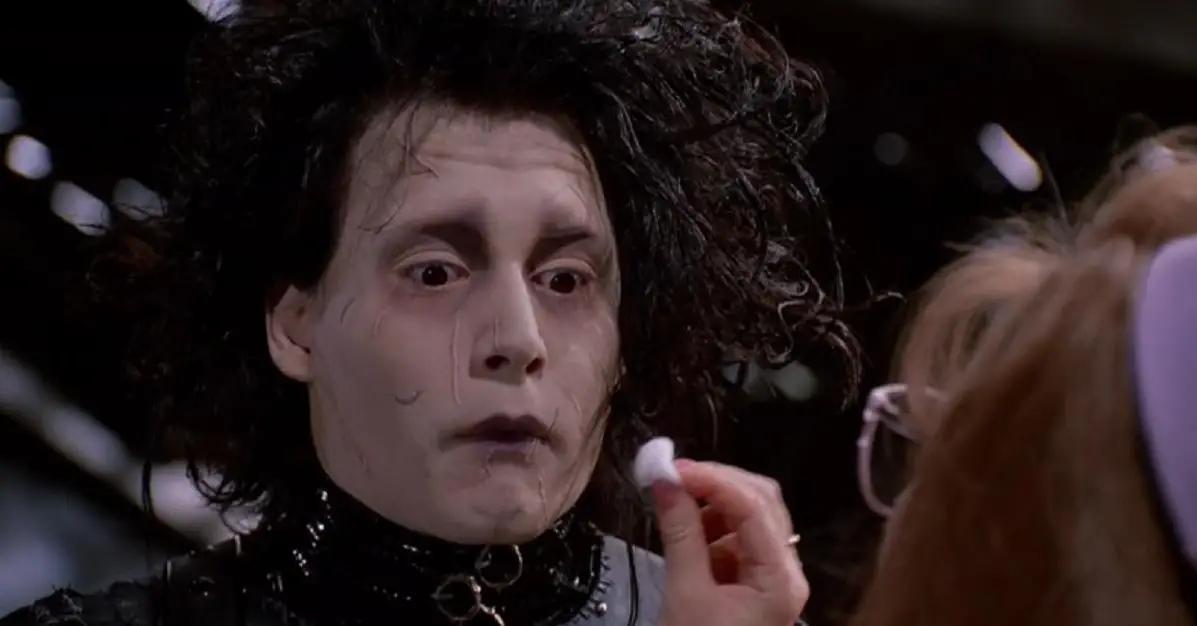 "Edward Scissorhands" let us see the plight and struggle at the bottom ...