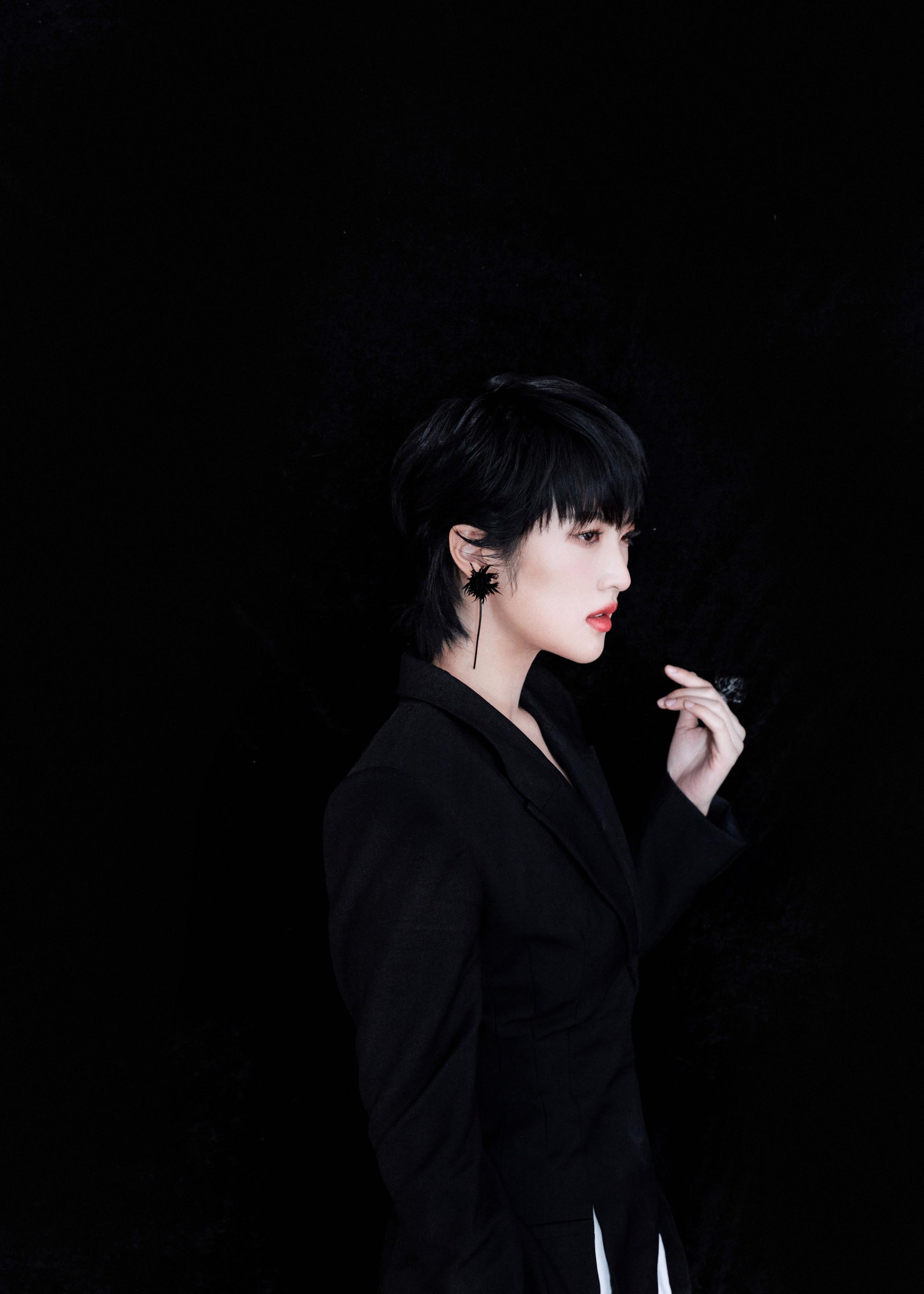 Anna Yao's new Chinese-style sci-fi stage opened the Metaverse world ...