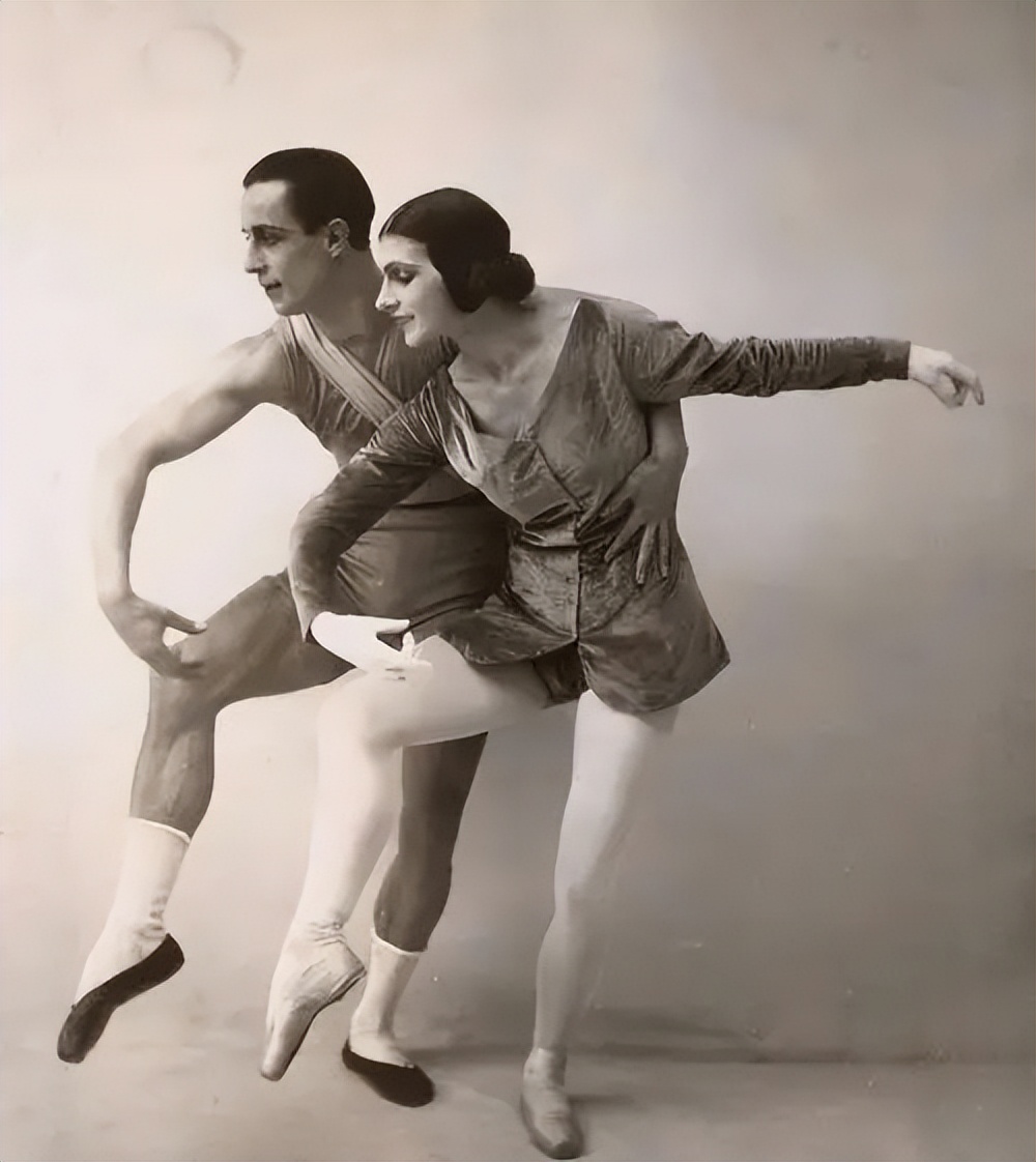 Come to London in the early 19th century and learn about the ...