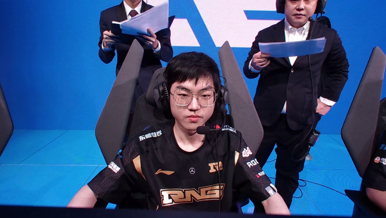 RNG中單數據圖火了，天肥開局2-0，打出全場最低傷轉，LP殺死比賽 - 頭條匯